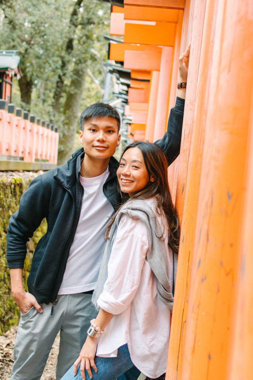 A lovely couple photo-shoot at Fushimi Inari shrine in Kyoto ...