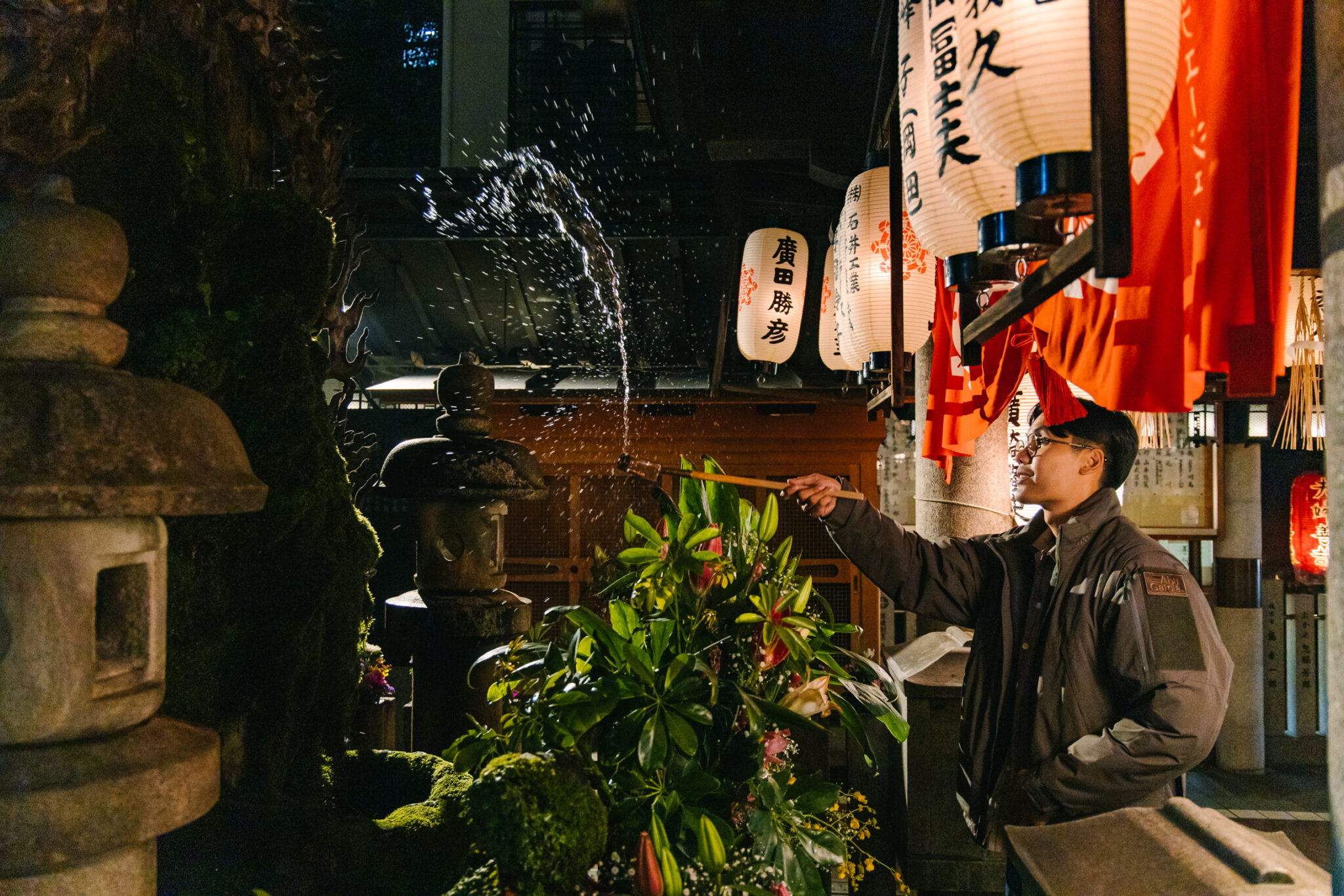 A honeymoon photo-shooting at night in Osaka, Japan! | Photoguider-Japan