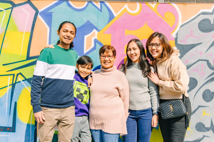 Family photoshoot in Namba Osaka, Japan!! | Photoguider-Japan