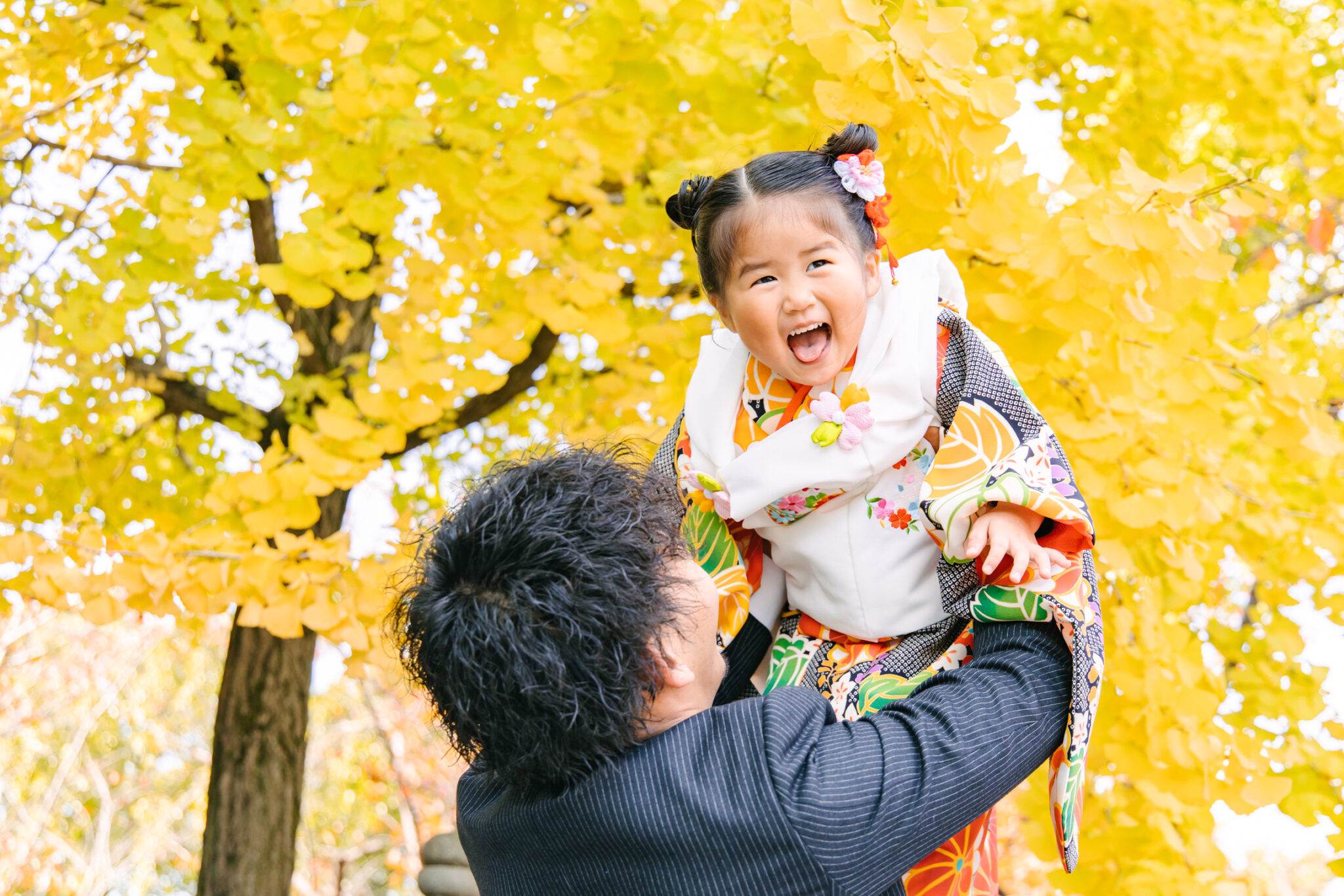 Photos shooting with Autumn leaves in Osaka | Photoguider-Japan