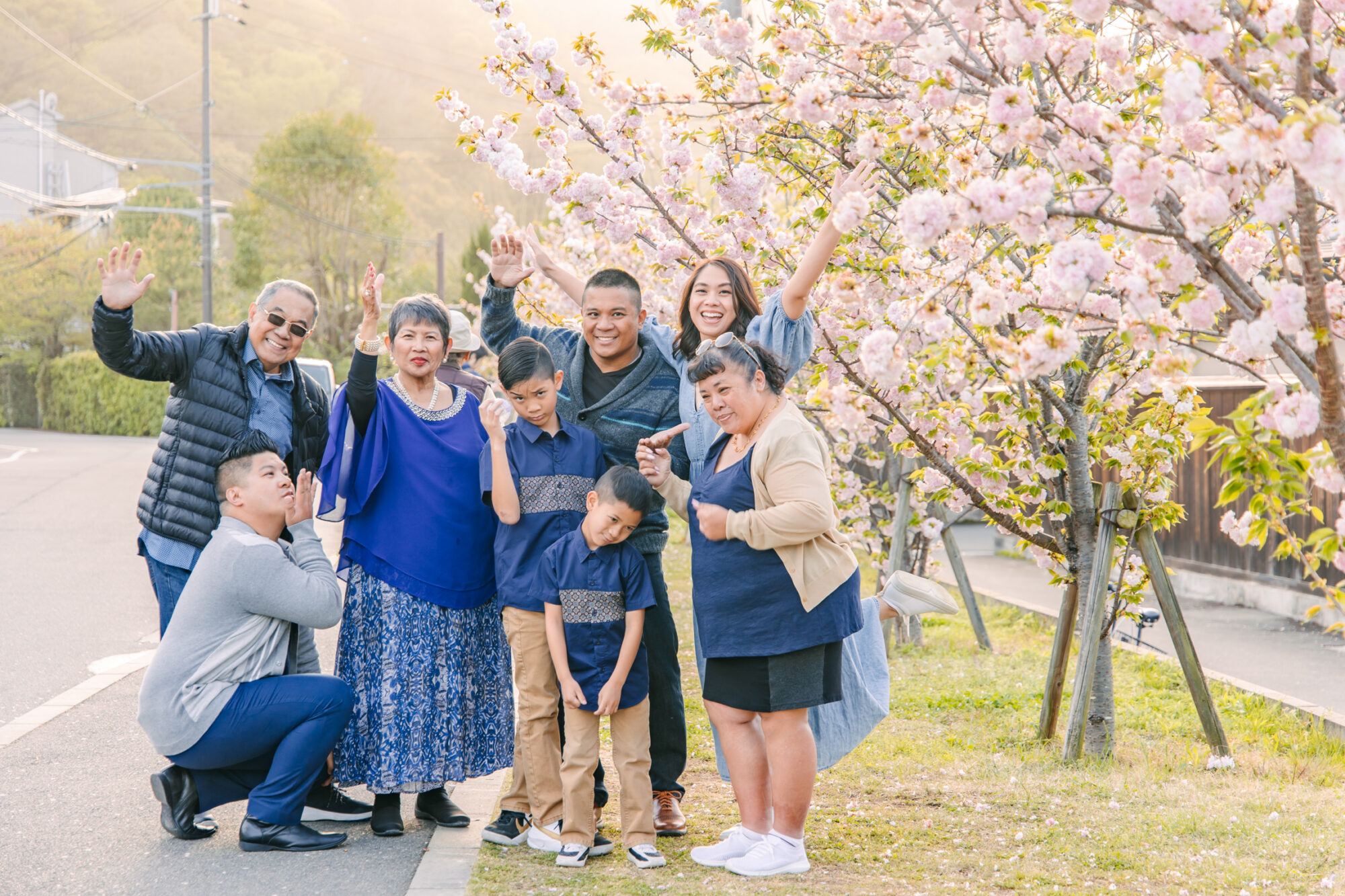 Big family photoshooting in Arashiyama, Kyoto!!! | Photoguider-Japan