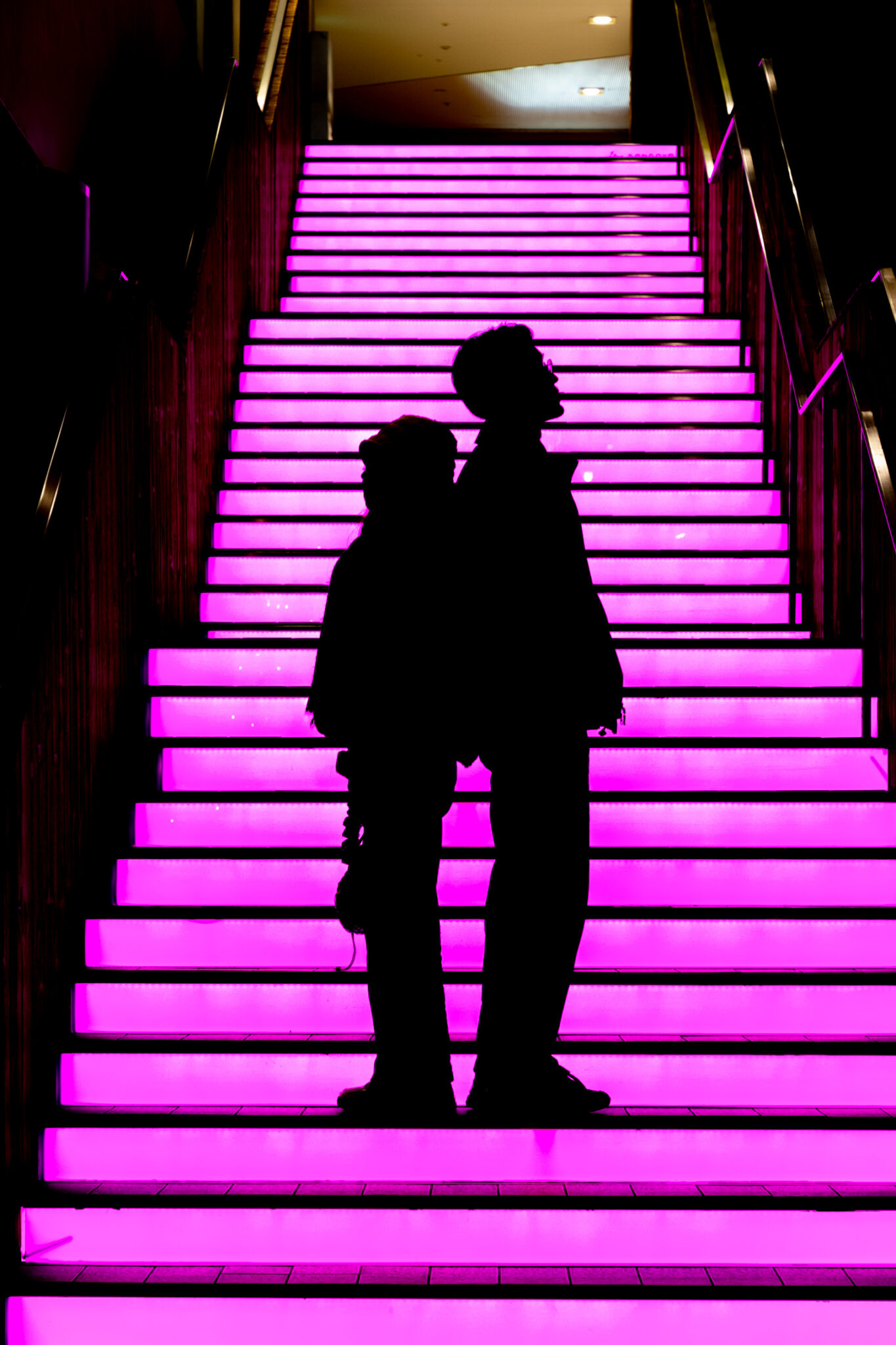 A honeymoon photo-shooting at night in Osaka, Japan! | Photoguider-Japan