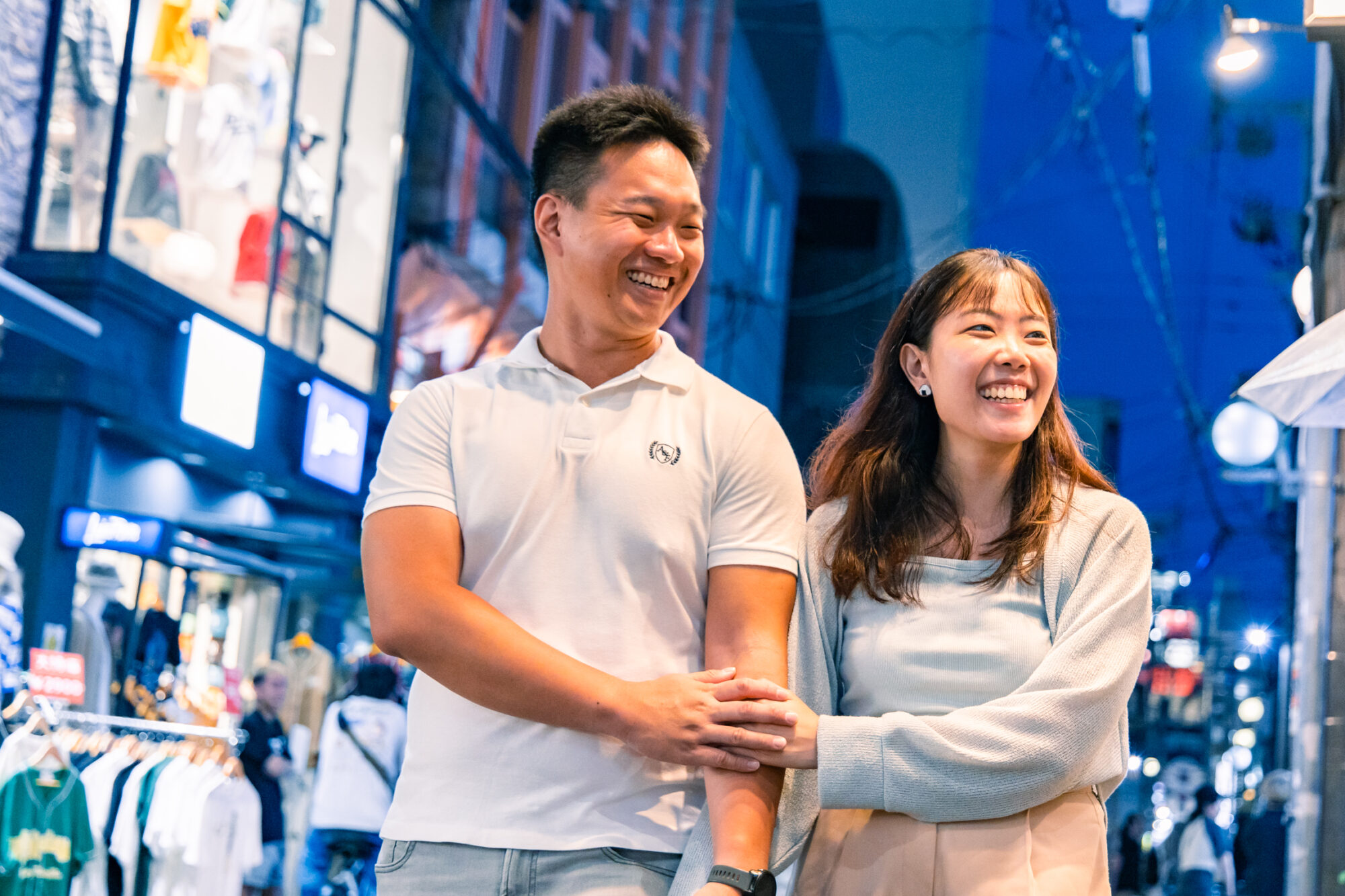A night photo shooting in Osaka with a nice couple!! | Photoguider-Japan