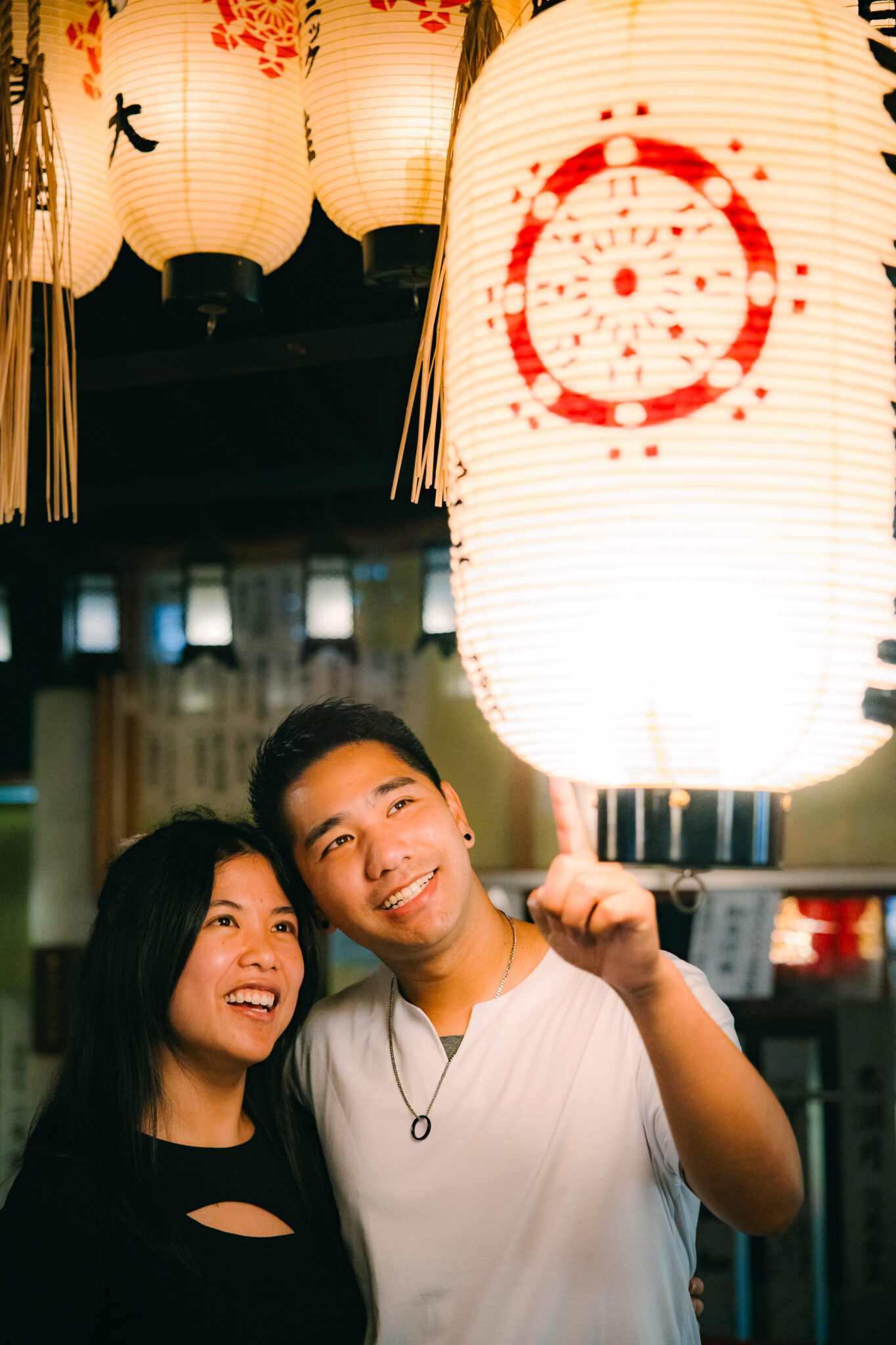 A night photo shooting in Osaka with a cheerful couple! | Photoguider-Japan