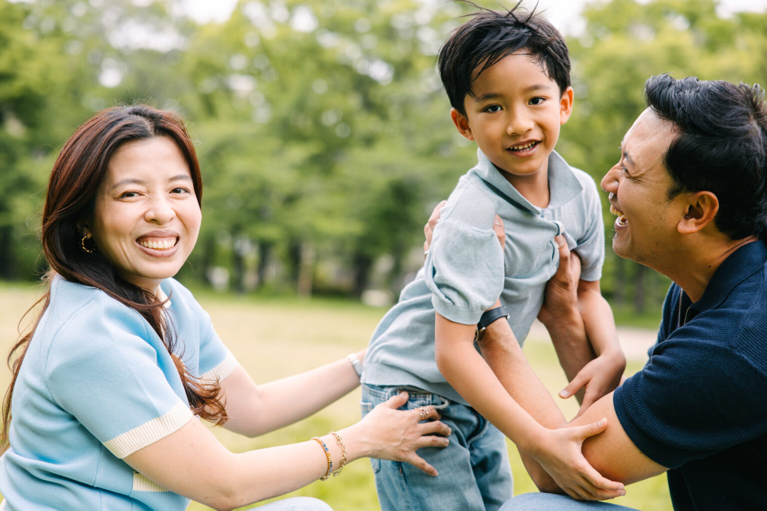 Joyful Family Photo Session at Osaka Castle Park – A Perfect Day with a ...